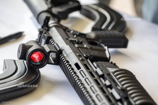 美陆战队换装M27步枪可配两脚架 威力堪比轻机枪_手机新浪网