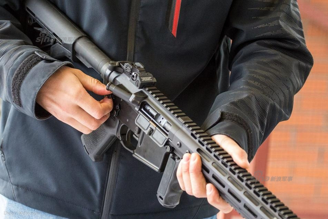 美陆战队换装M27步枪可配两脚架 威力堪比轻机枪_手机新浪网