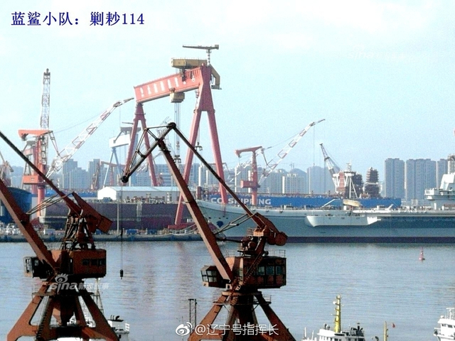 国产航母首次安装武器：疑似海红旗10导弹上舰(图)_手机新浪网