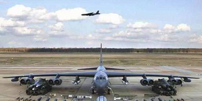 美军B52轰炸机从已服役60多年 为何至今未完全退役_手机新浪网