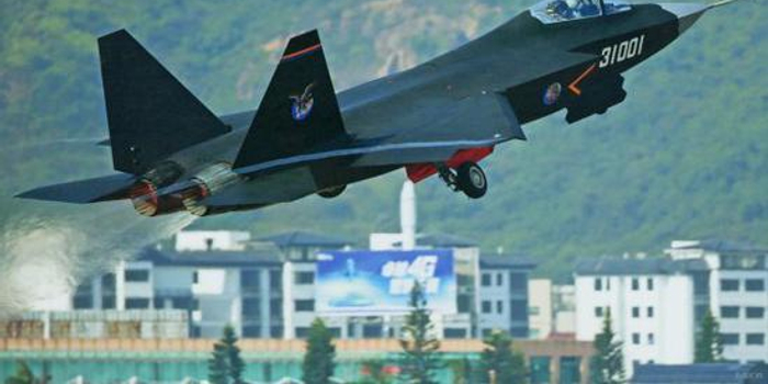 外媒评中国未来舰载机：歼20尺寸太大FC31技术不成熟_手机新浪网