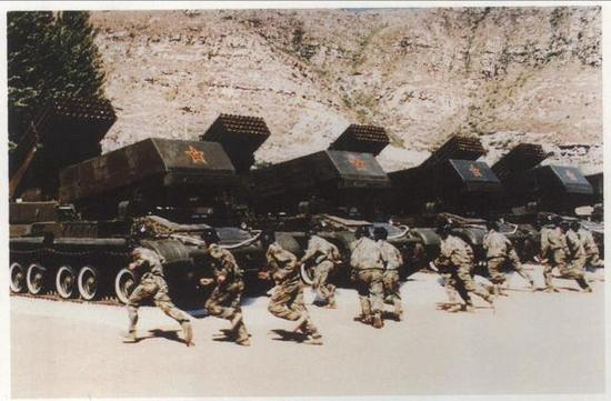 我军为何有6款战车都叫89式 探秘鲜为人知的阅兵工程_手机新浪网