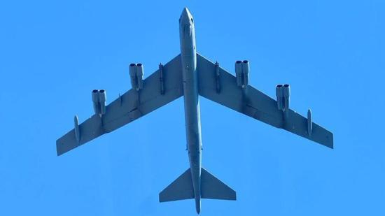 美军2架B52趁夜飞向中国东海 半路收到警报掉头撤离_手机新浪网