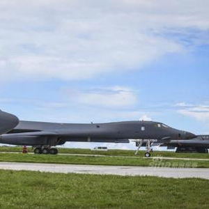 美空军三种战略大杀器齐聚关岛 被指向中国炫耀武力_手机新浪网