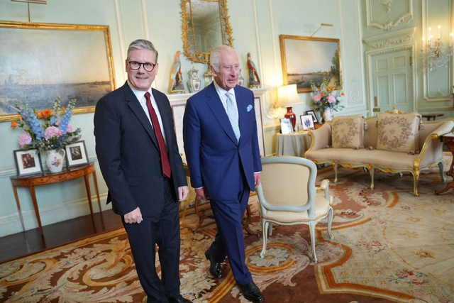 英国国王任命斯塔默为新一任首相_新浪图片