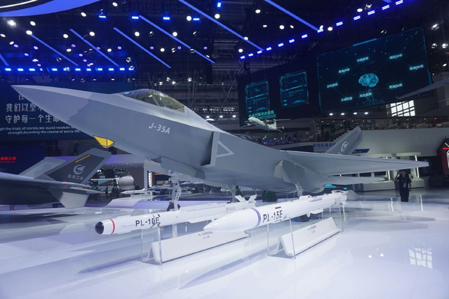 第十五届中国航展：歼-20S与歼-35A模型同台亮相_新浪图片