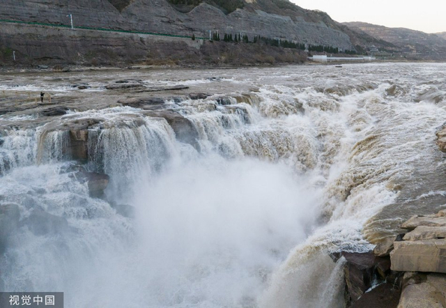 山西临汾：黄河壶口瀑布水流湍急_新浪图片