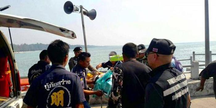 游泳时突遇海浪袭击 一名中国游客在泰国身亡 手机新浪网