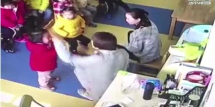 幼教多次推搡掌掴幼儿 教育局和警方已介入 手机新浪网