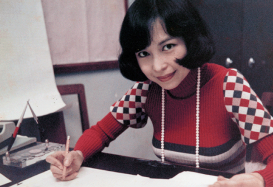 她是亚洲第一艳星 数个男人为其寻死 唯一的女儿变性