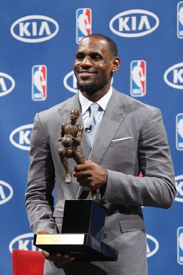 过去9位常规赛MVP获得者！哪个让你印象最深刻？