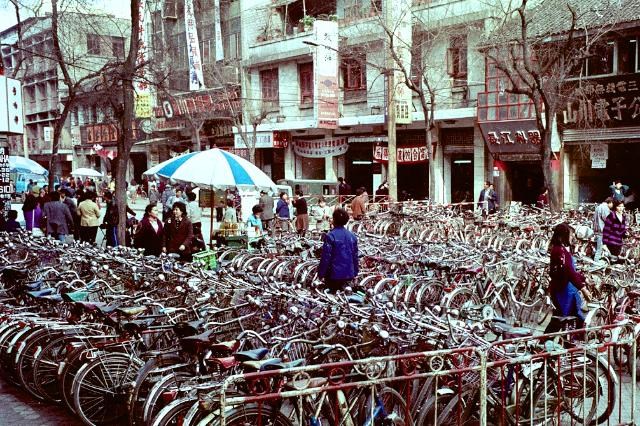 老照片：雄起 九十年代的成都街景|_新浪新闻