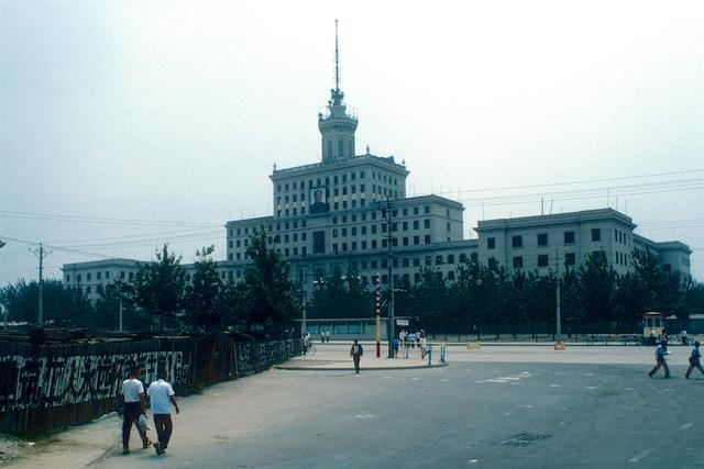 1977年的北京街景 高层建筑极为罕见