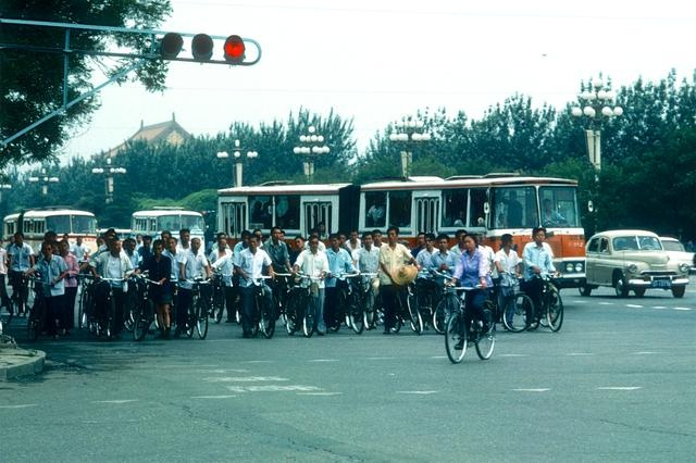 1977年的北京街景 高层建筑极为罕见