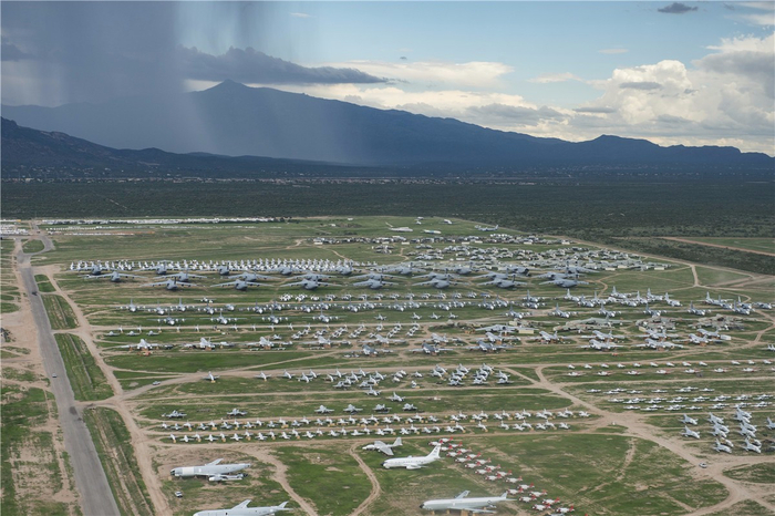 航空拍摄“飞机墓地”，大批退役飞机静候于此