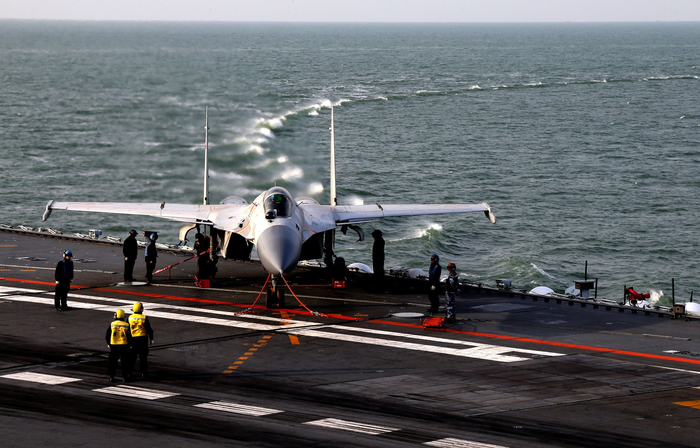 中国海军辽宁航母作战群已经初具战斗力 并取得突破第一岛链成就