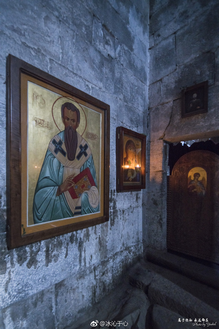 卡兹别克山（Kazbegi）的圣三一教堂（Gergeti Trinity Church）