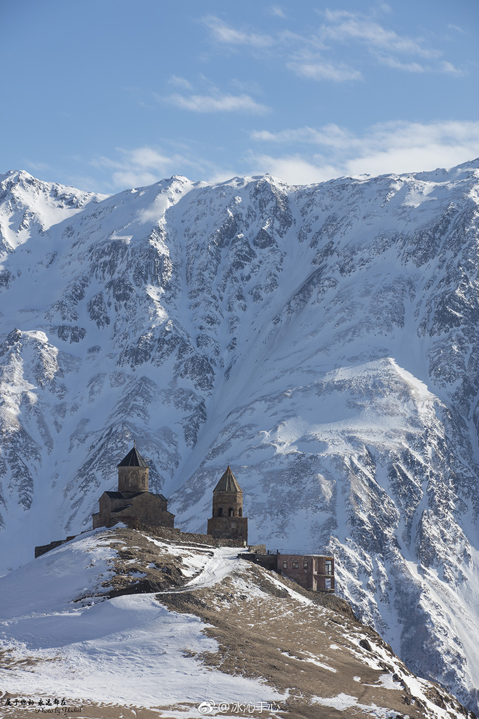 卡兹别克山（Kazbegi）的圣三一教堂（Gergeti Trinity Church）|圣三一教堂|卡兹|别克_新浪新闻
