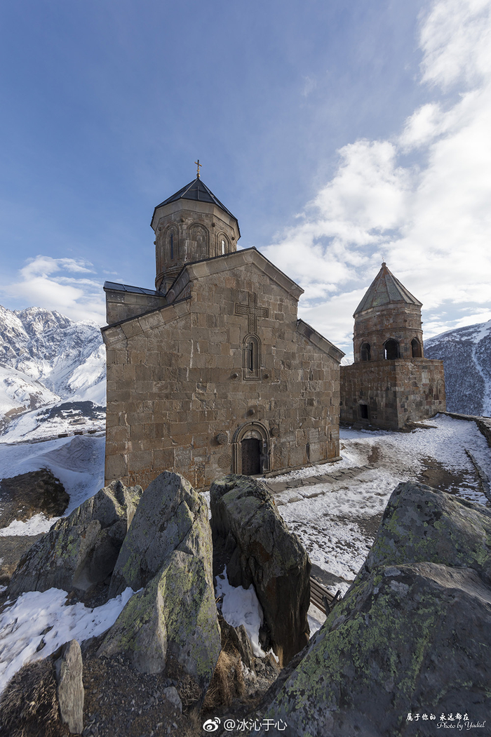 卡兹别克山（Kazbegi）的圣三一教堂（Gergeti Trinity Church）|圣三一教堂|卡兹|别克_新浪新闻