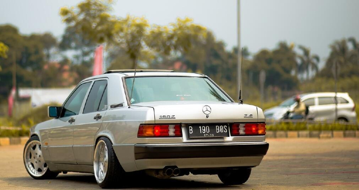 奔驰W201, 经典车型C-CLASS的前身|奔驰|前身|E级_新浪新闻