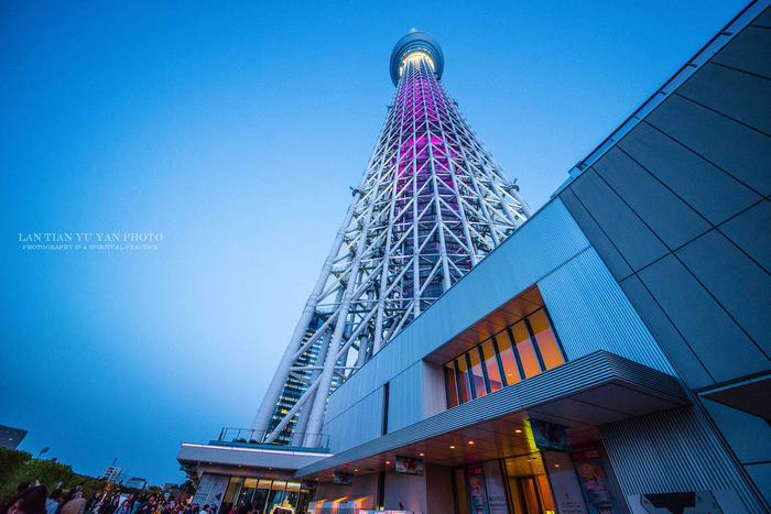 如何登上东京晴空塔之巅？