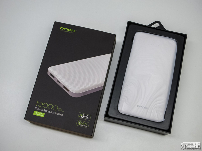 高颜值的昂达QC101 PD10000mAh移动电源拆解