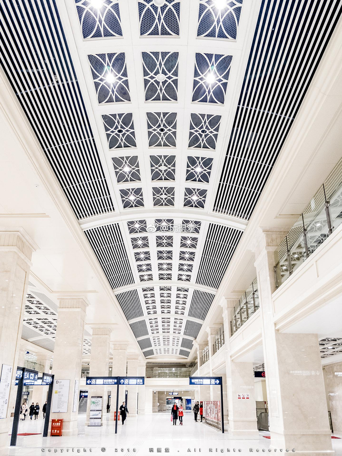 试拍一下，ps里调的5T的dng文件。感觉不错