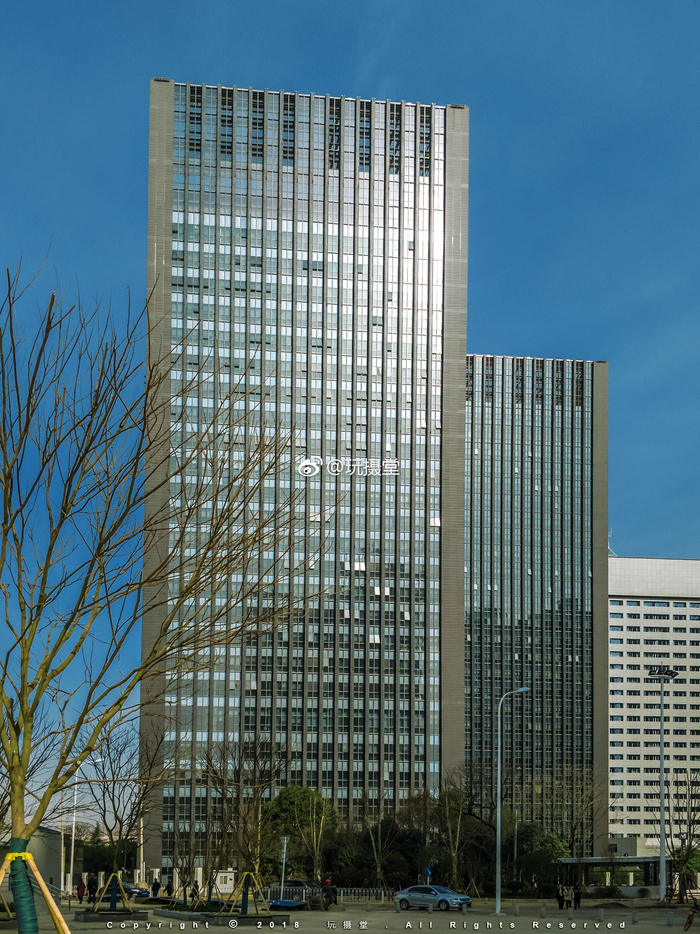 试拍一下，ps里调的5T的dng文件。感觉不错