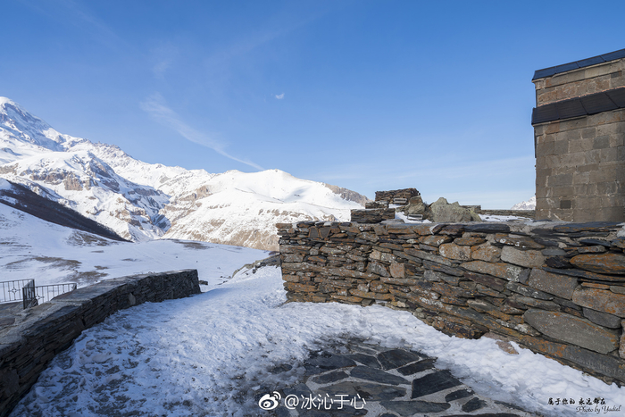 卡兹别克山（Kazbegi）的圣三一教堂（Gergeti Trinity Church）