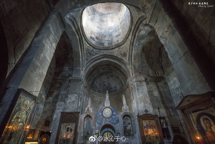 卡兹别克山（Kazbegi）的圣三一教堂（Gergeti Trinity Church）