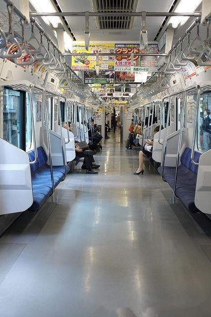 一组图告诉你日本地铁的状况，最后一张简直萌死了！|地铁|高峰期|社会_新浪新闻