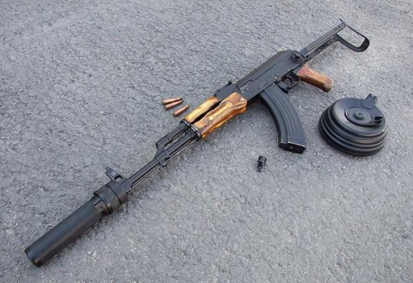 告别粗制滥造 给AK47装上消音器后达到颜值巅峰！