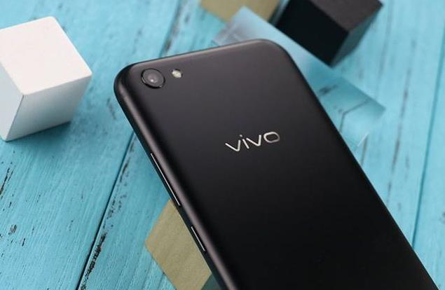 降幅惊人！从2698元到1599元，vivo X9s彻底沦为千元机！__财经头条