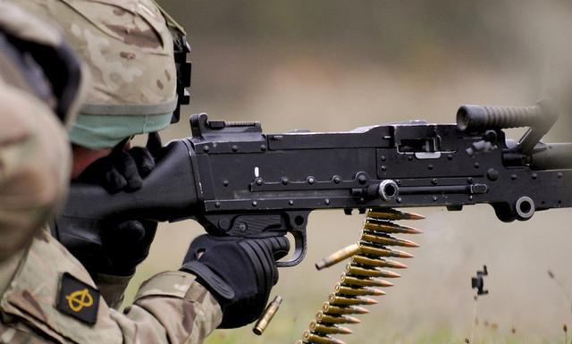 英国把比利时一机枪改进为L7A1通用机枪|英国|通用机枪|比利时_新浪新闻