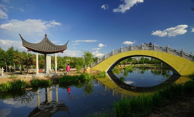 中国最大的主题公园《百亭园》