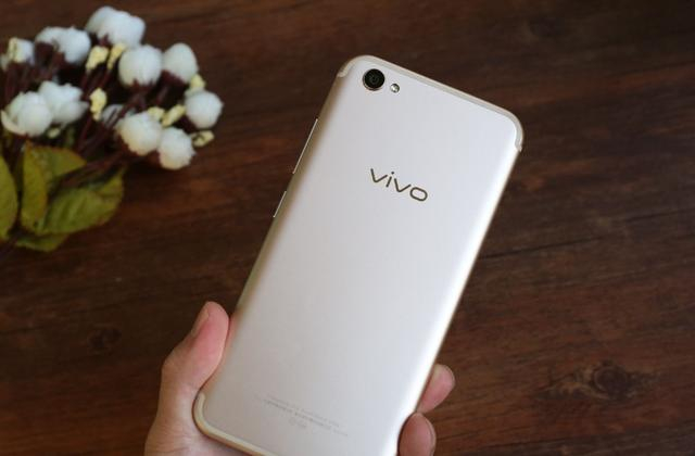 降幅惊人！从2698元到1599元，vivo X9s彻底沦为千元机！__财经头条