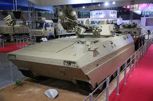 中国最新VN12步兵战车，机器人造出来的？|机器人|步兵战车|主动轮_新浪新闻