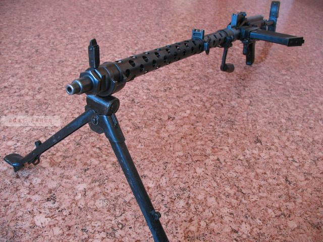 条约限制下诞生的机枪——德国MG13轻/重两用机枪