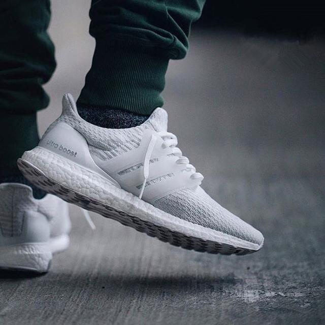 kanyewest 男女鞋 Adidas ultra boost 跑步鞋！