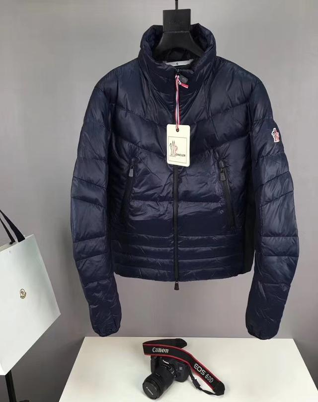MONCLER蒙口2017SS秋冬男士立领官网走秀拼色款羽绒服|拼色款|口袋|鹅绒_新浪新闻