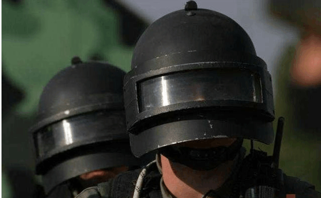 俄罗斯特种部队装备“三级头盔”外形真够奇葩真像“电焊头盔”