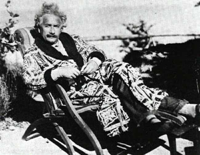 爱因斯坦从年轻到老的罕见旧照片你见过吗！