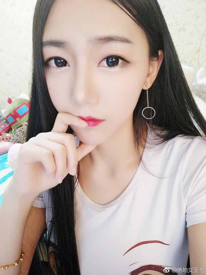 吃鸡界最胸女主播 36E傲人身材吸引无数宅男粉丝