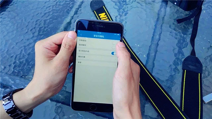 让你的iPhone实现三卡三待的苹果皮，八大特点尽享安全方便__财经头条