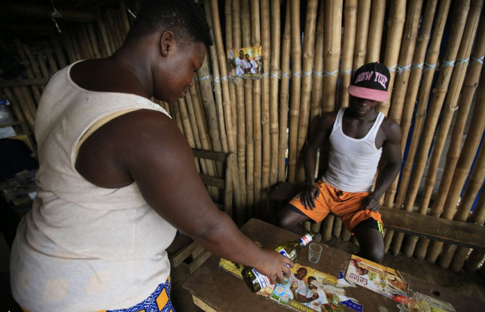 非洲人民的自制酒，你敢喝吗