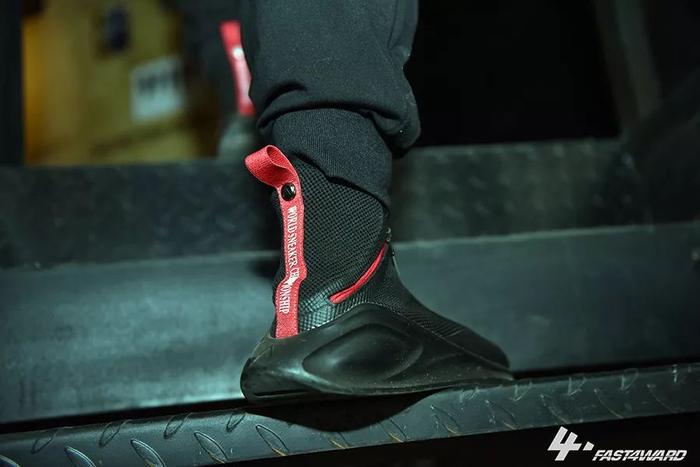 用速度打破沉寂，FAST4WARD首款联名运动鞋发售