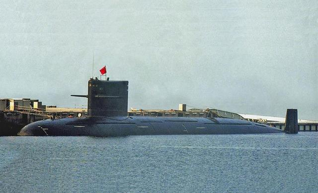 095潜艇正式服役，推进系统史无前例，隐身能力世界一流！