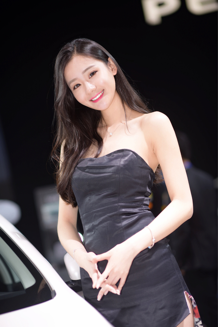 北京服装学院 21岁 身高177cm 体重108斤 喜欢周杰伦 喜欢拍照 喜欢睡