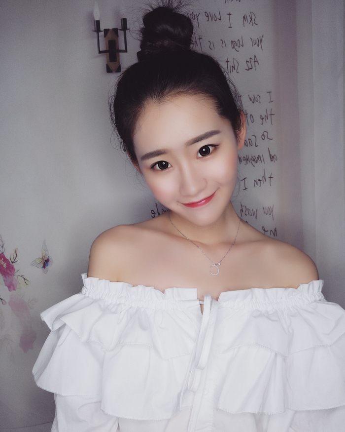 北京服装学院 21岁 身高177cm 体重108斤 喜欢周杰伦 喜欢拍照 喜欢睡