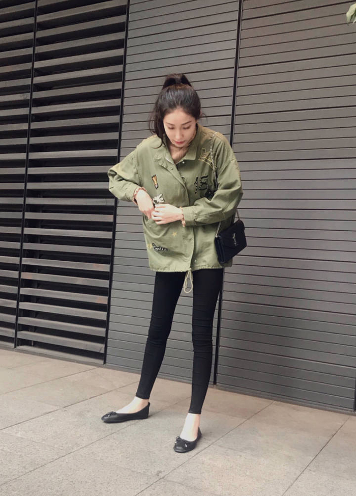 美女校花爱吃鸡 空中乘务员 97年 身高173cm 体重50kg 喜欢玩吃鸡 腿